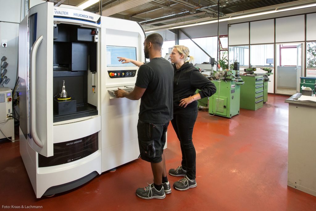 Die neue Kollegin wiegt 2.500 kg: Messmaschine Helicheck Pro ...